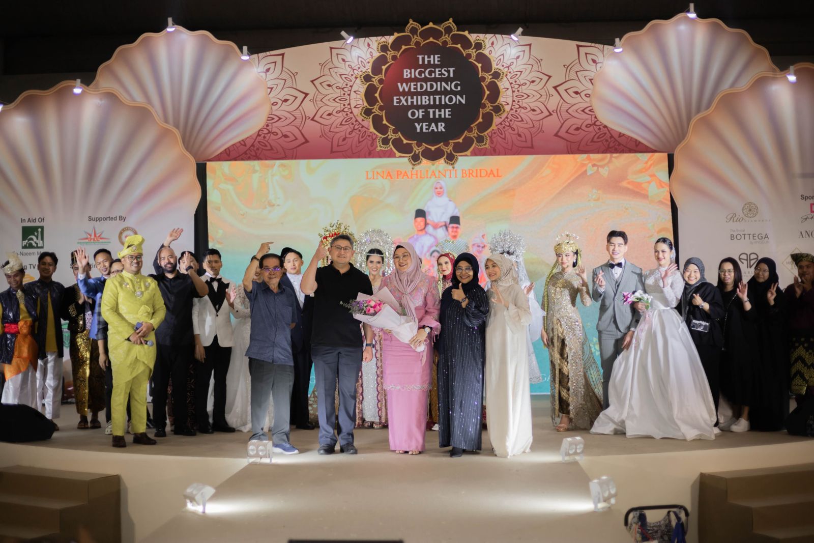 Runway Berbalut Teater Musikal, Lina Pahlianti Bawa Tembilahan Juara di ...